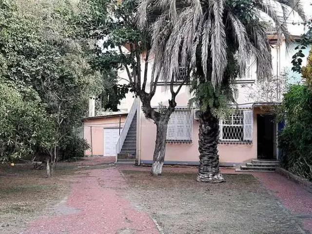 Casa / Sobrado para Venda em Porto Alegre/RS Medianeira 6 Quartos