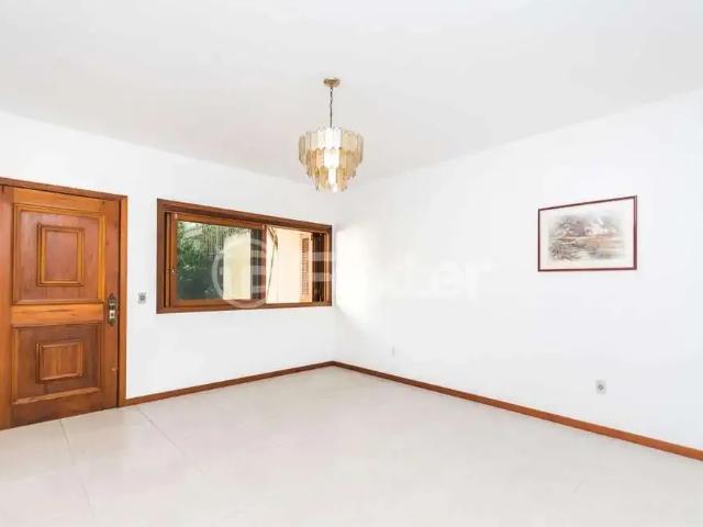Casa / Sobrado para Venda em Porto Alegre/RS Mont Serrat 4 Quartos