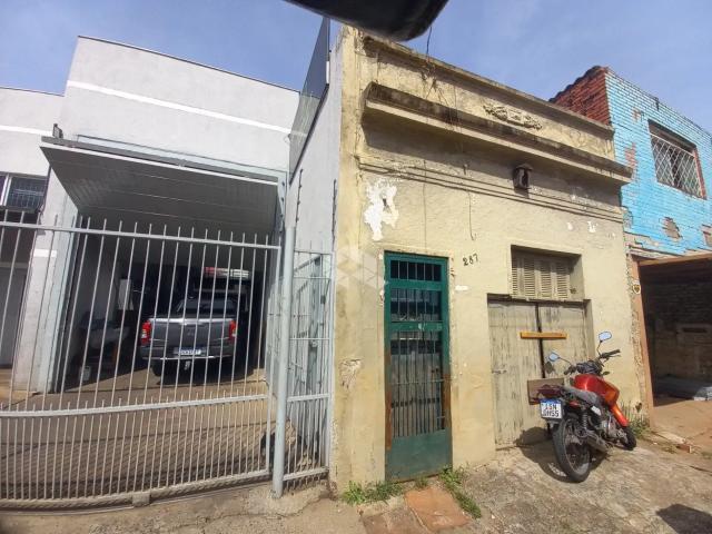 Casa / Sobrado para Venda em Porto Alegre/RS Navegantes 3 Quartos