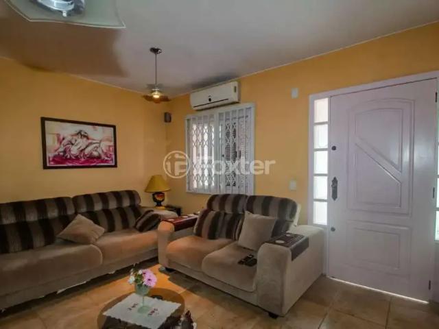 Casa / Sobrado para Venda em Porto Alegre/RS Nonoai 3 Quartos
