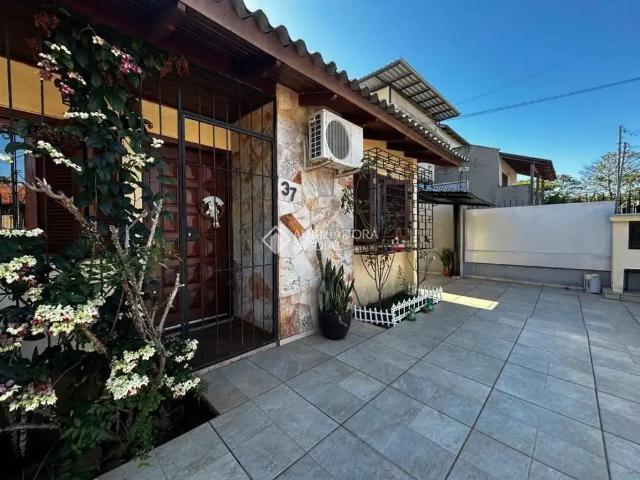 Casa / Sobrado para Venda em Porto Alegre/RS Nonoai 3 Quartos