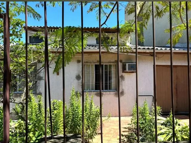 Casa / Sobrado para Venda em Porto Alegre/RS Nonoai 2 Quartos