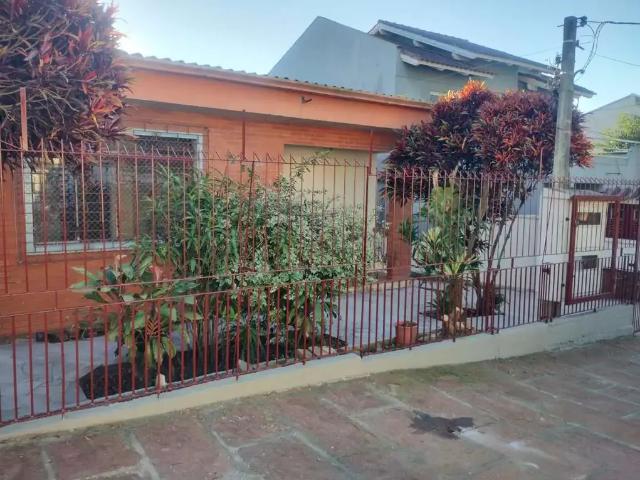 Casa / Sobrado para Venda em Porto Alegre/RS Nonoai 4 Quartos