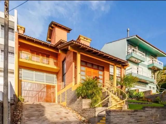 Casa / Sobrado para Venda em Porto Alegre/RS Nonoai 4 Quartos