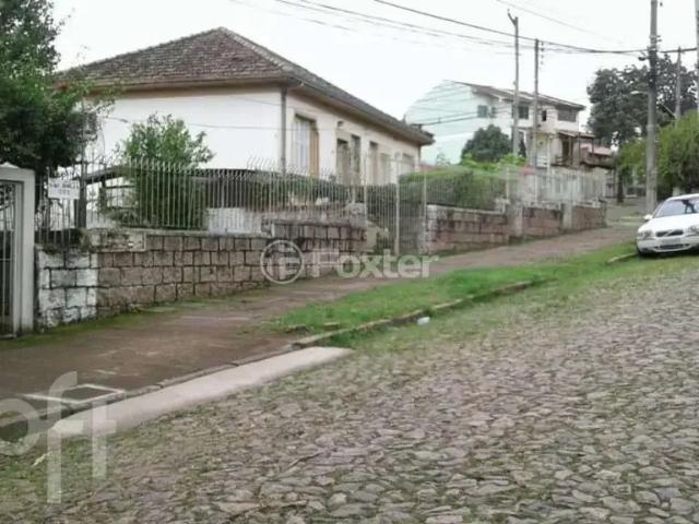 Casa / Sobrado para Venda em Porto Alegre/RS Nonoai 6 Quartos