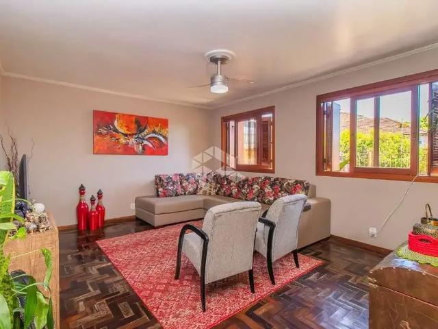 Casa / Sobrado para Venda em Porto Alegre/RS Partenon 4 Quartos