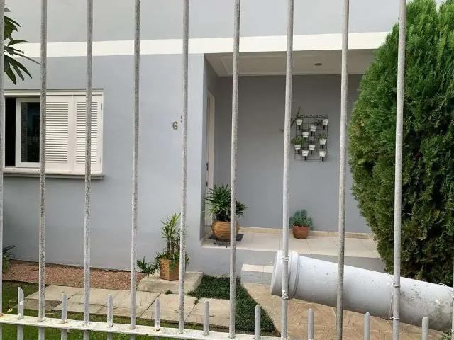 Casa / Sobrado para Venda em Porto Alegre/RS Partenon 4 Quartos