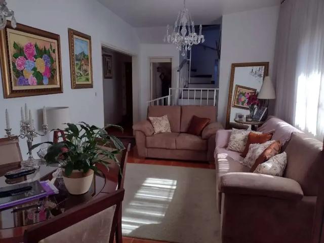 Casa / Sobrado para Venda em Porto Alegre/RS Partenon 4 Quartos