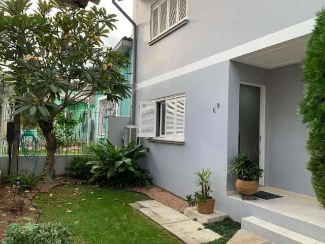 Casa / Sobrado para Venda em Porto Alegre/RS Partenon 4 Quartos