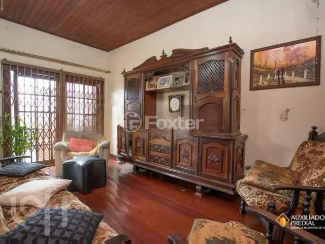Casa / Sobrado para Venda em Porto Alegre/RS Partenon 4 Quartos