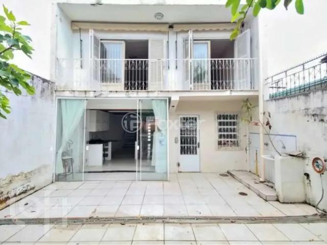 Casa / Sobrado para Venda em Porto Alegre/RS Partenon 4 Quartos
