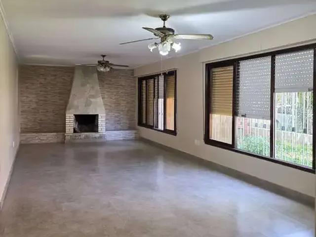 Casa / Sobrado para Venda em Porto Alegre/RS Partenon 4 Quartos