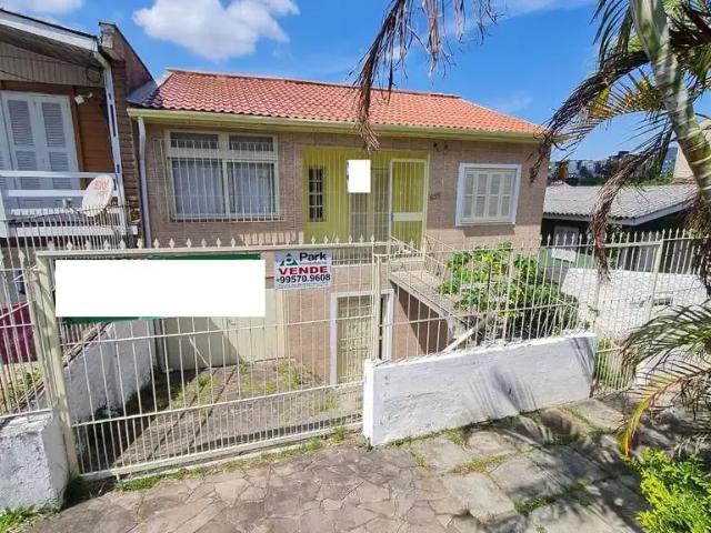 Casa / Sobrado para Venda em Porto Alegre/RS Partenon 4 Quartos