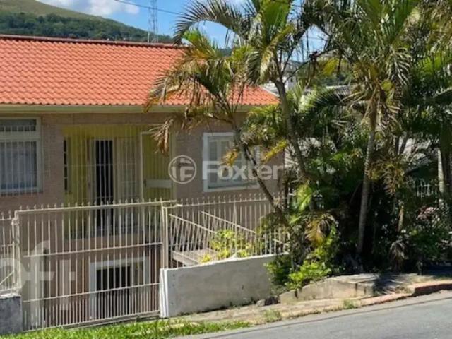 Casa / Sobrado para Venda em Porto Alegre/RS Partenon 4 Quartos