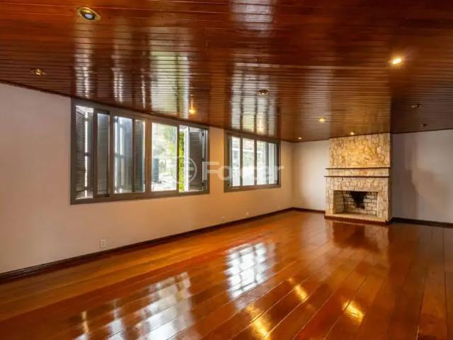 Casa / Sobrado para Venda em Porto Alegre/RS Partenon 4 Quartos
