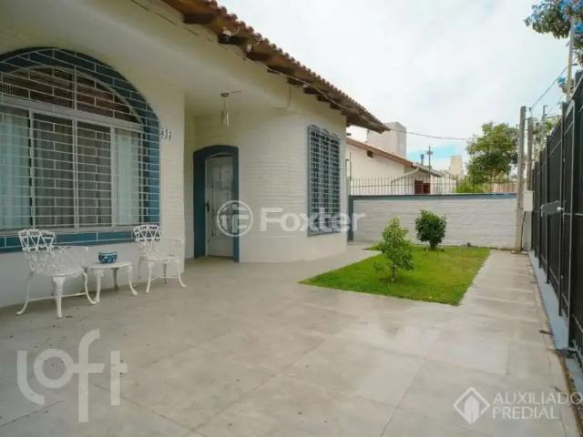 Casa / Sobrado para Venda em Porto Alegre/RS Partenon 4 Quartos