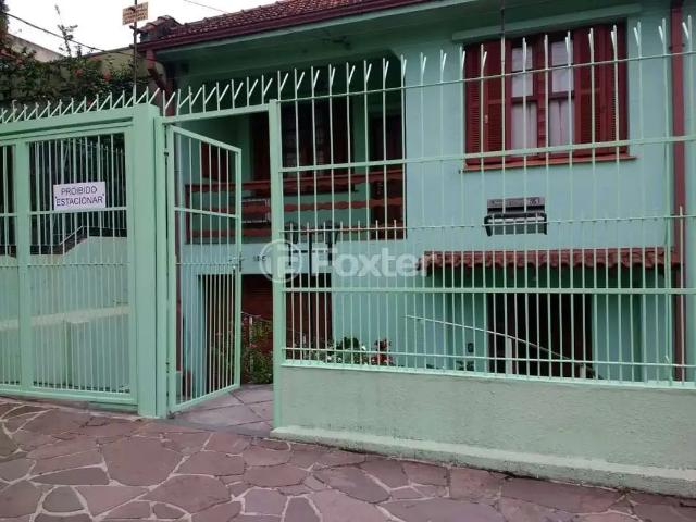 Casa / Sobrado para Venda em Porto Alegre/RS Partenon 4 Quartos