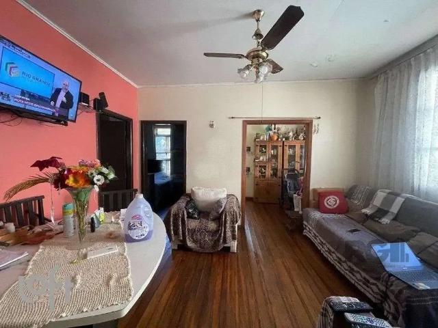 Casa / Sobrado para Venda em Porto Alegre/RS Partenon 4 Quartos