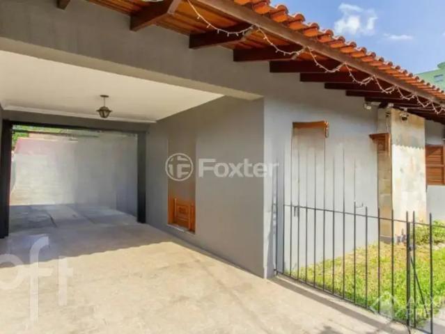 Casa / Sobrado para Venda em Porto Alegre/RS Partenon 4 Quartos