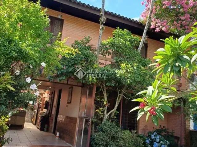 Casa / Sobrado para Venda em Porto Alegre/RS Partenon 4 Quartos