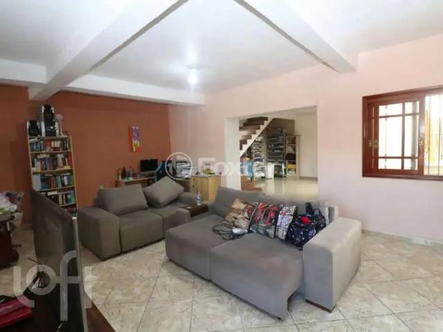 Casa / Sobrado para Venda em Porto Alegre/RS Partenon 4 Quartos