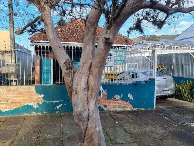 Casa / Sobrado para Venda em Porto Alegre/RS Partenon 4 Quartos
