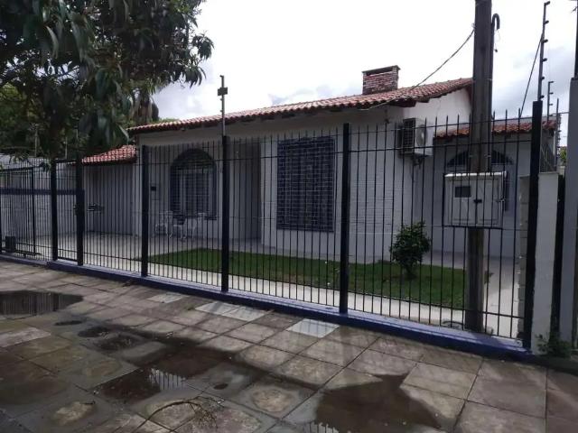 Casa / Sobrado para Venda em Porto Alegre/RS Partenon 4 Quartos