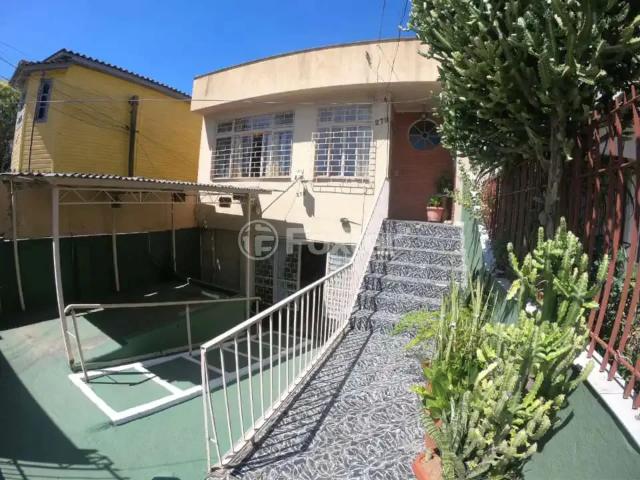 Casa / Sobrado para Venda em Porto Alegre/RS Partenon 4 Quartos