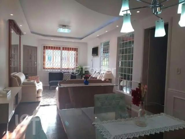 Casa / Sobrado para Venda em Porto Alegre/RS Partenon 4 Quartos
