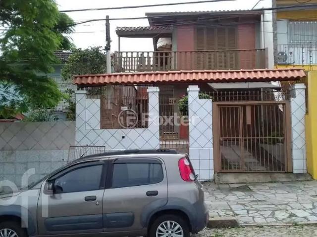 Casa / Sobrado para Venda em Porto Alegre/RS Partenon 4 Quartos