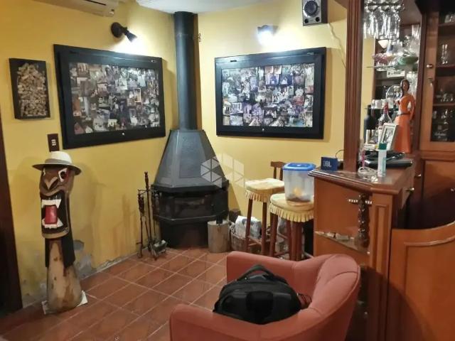 Casa / Sobrado para Venda em Porto Alegre/RS Partenon 4 Quartos