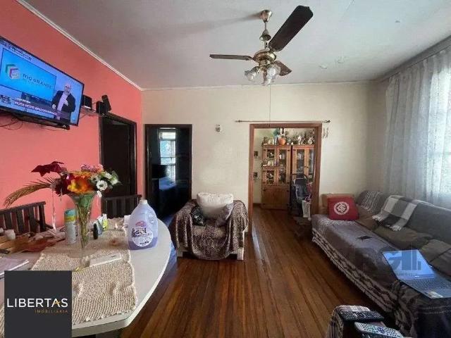 Casa / Sobrado para Venda em Porto Alegre/RS Partenon 4 Quartos