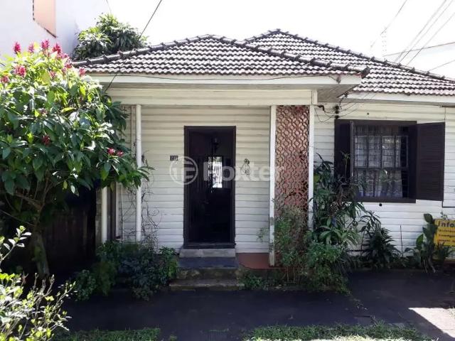 Casa / Sobrado para Venda em Porto Alegre/RS Partenon 4 Quartos