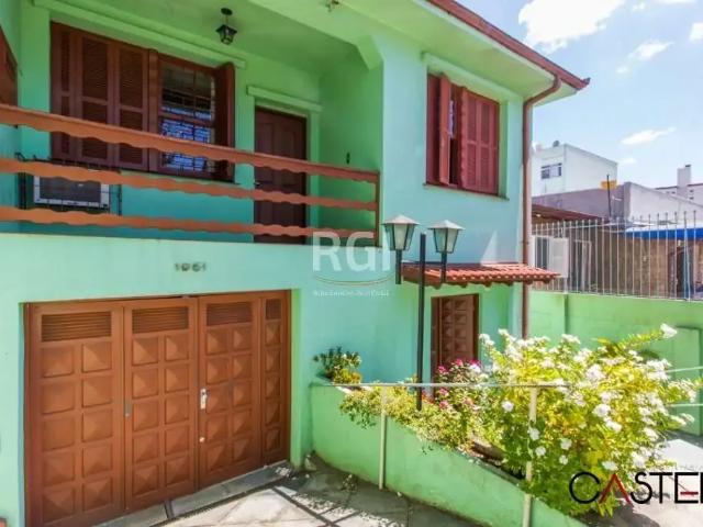 Casa / Sobrado para Venda em Porto Alegre/RS Partenon 4 Quartos