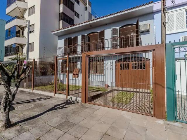 Casa / Sobrado para Venda em Porto Alegre/RS Partenon 4 Quartos