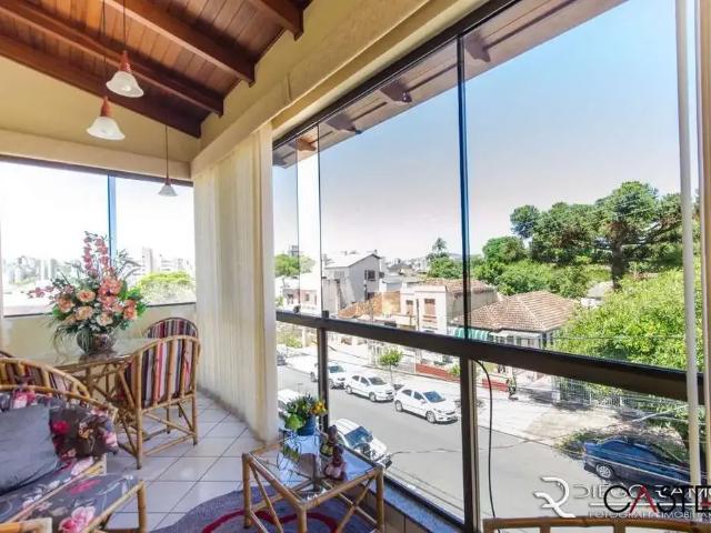 Casa / Sobrado para Venda em Porto Alegre/RS Partenon 4 Quartos
