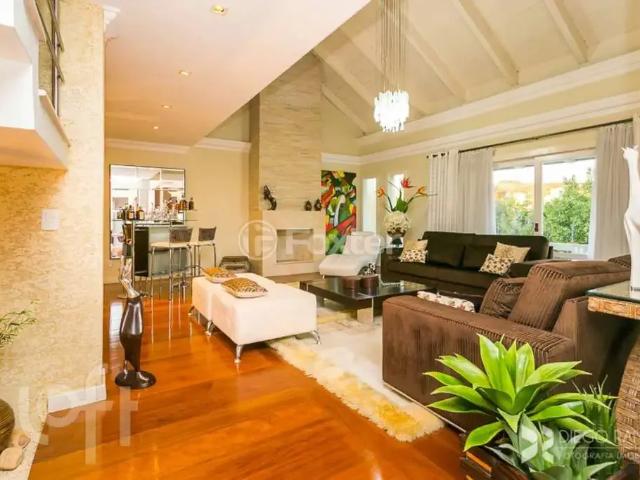 Casa / Sobrado para Venda em Porto Alegre/RS Partenon 4 Quartos