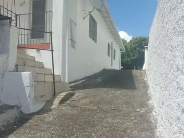 Casa / Sobrado para Venda em Porto Alegre/RS Partenon 5 Quartos