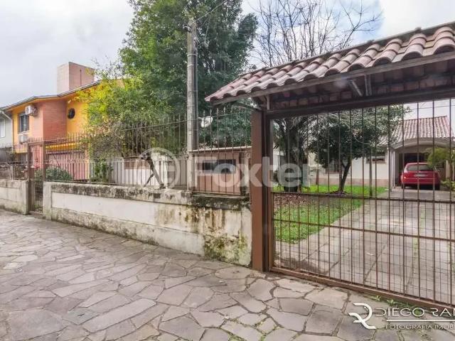 Casa / Sobrado para Venda em Porto Alegre/RS Partenon 5 Quartos