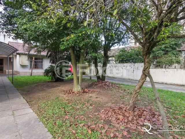 Casa / Sobrado para Venda em Porto Alegre/RS Partenon 5 Quartos
