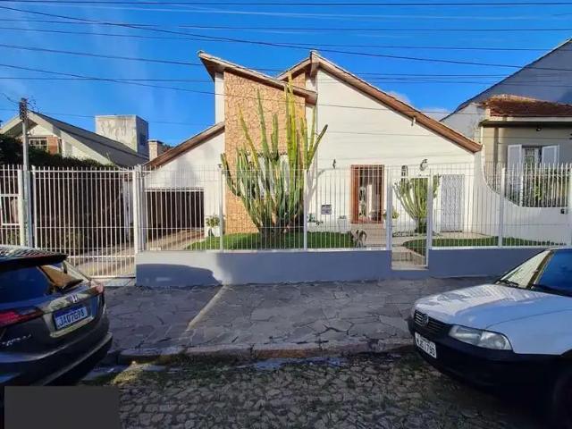 Casa / Sobrado para Venda em Porto Alegre/RS Partenon 6 Quartos