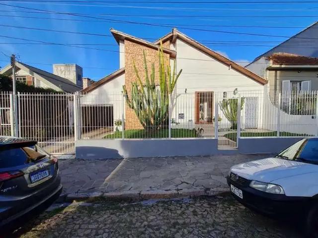 Casa / Sobrado para Venda em Porto Alegre/RS Partenon 6 Quartos