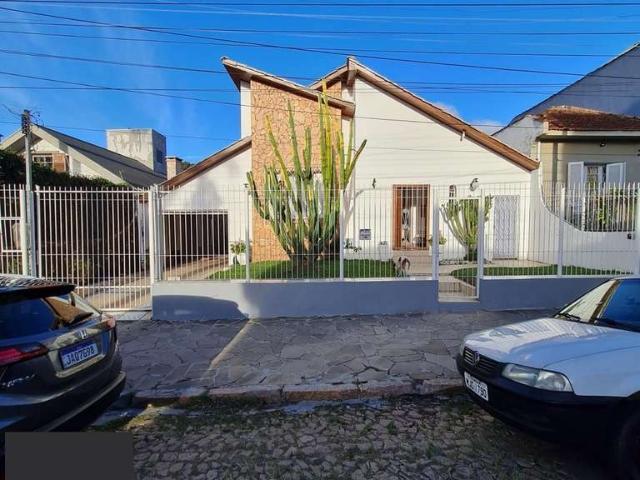 Casa / Sobrado para Venda em Porto Alegre/RS Partenon 6 Quartos