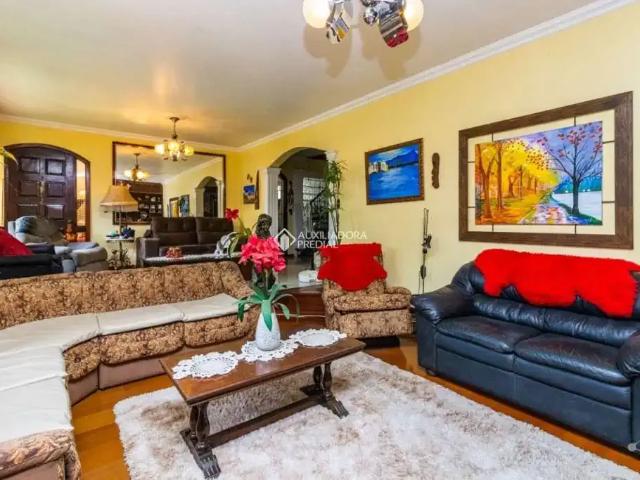 Casa / Sobrado para Venda em Porto Alegre/RS Partenon 7 Quartos