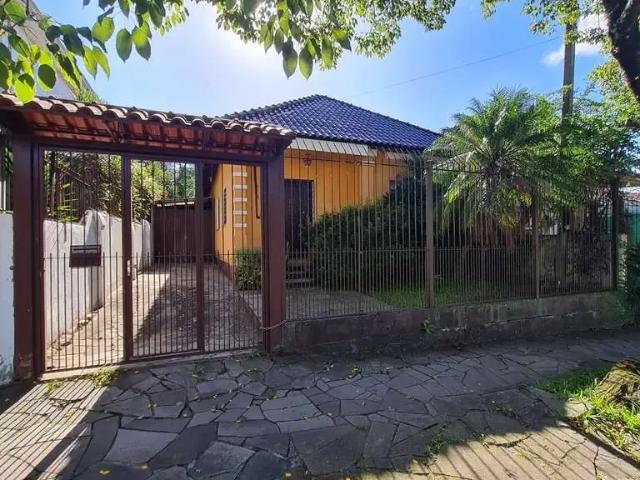 Casa / Sobrado para Venda em Porto Alegre/RS Partenon 3 Quartos