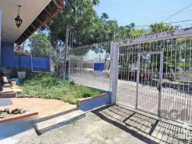 Casa / Sobrado para Venda em Porto Alegre/RS Partenon 3 Quartos