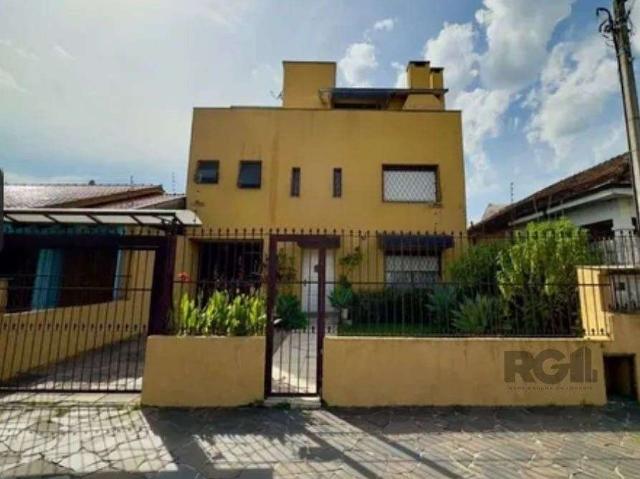 Casa / Sobrado para Venda em Porto Alegre/RS Partenon 3 Quartos