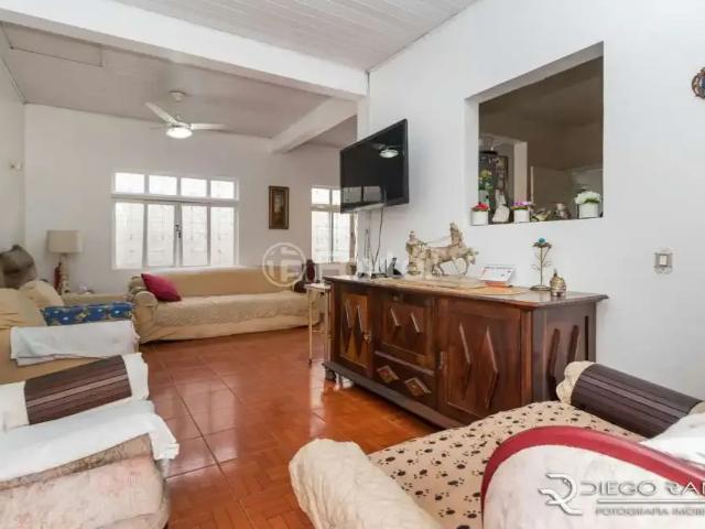 Casa / Sobrado para Venda em Porto Alegre/RS Partenon 3 Quartos
