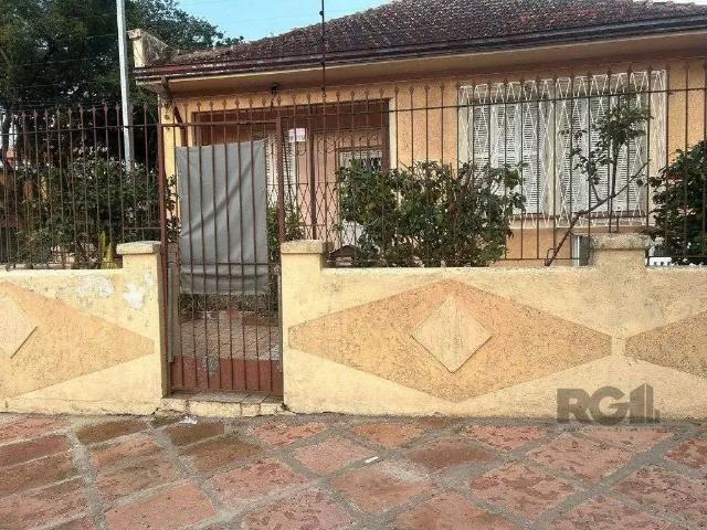 Casa / Sobrado para Venda em Porto Alegre/RS Partenon 3 Quartos