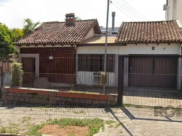 Casa / Sobrado para Venda em Porto Alegre/RS Partenon 3 Quartos